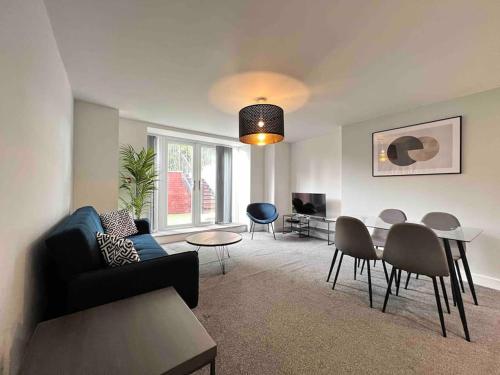 Free Parking - Lovely 2-br Flat Near Salford Royal - Salford