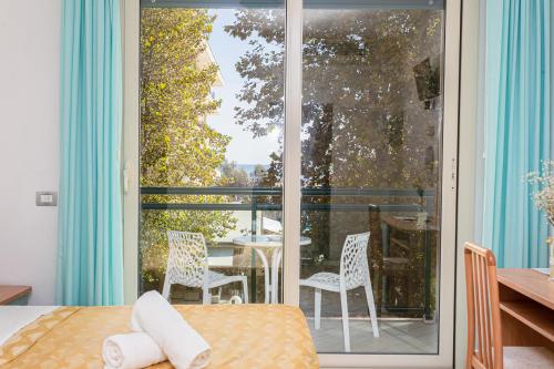 Hotel Gadames - Lunch On The Beach - Milano Marittima