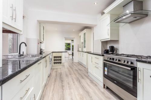 Cuthbert House - Donnini Apartments - Prestwick