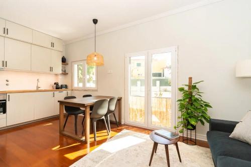 Whome Coastal Comfort: Apartment Retreat By The Sea - Estoril