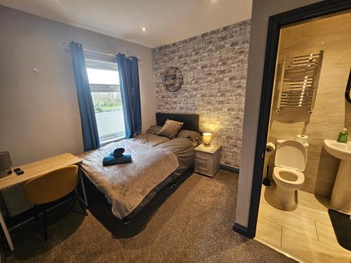 Tudor Road House - Leicester