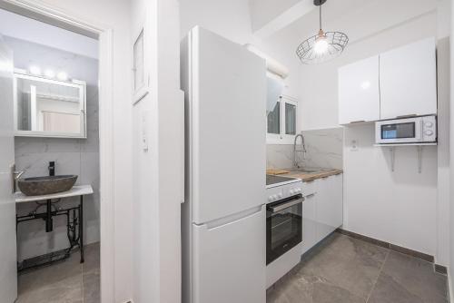 Stylish Luxury Apartment At Ampelokipi Metro Station - Atina