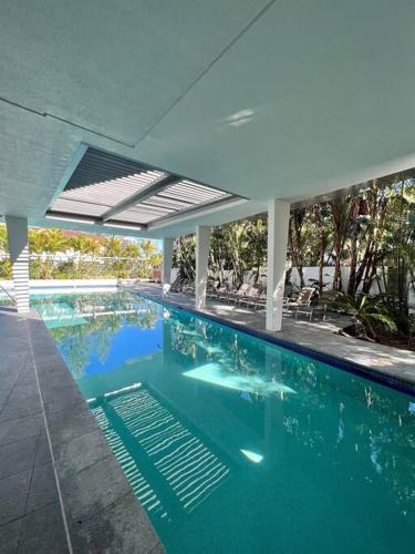 Bliss By The Ocean Beautiful Views, Walk To Beach! - Surfers Paradise