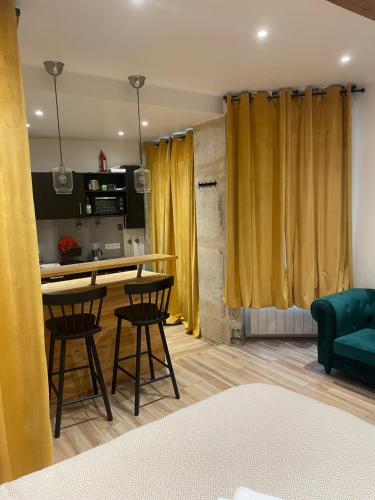 Superbe Studio Montmartre, Rue Des Abbesses - Moulin Rouge
