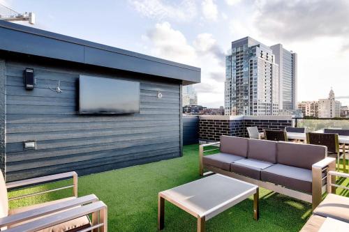 2 Newly Built Luxury Condos With Private Roofdeck - Chicago, IL