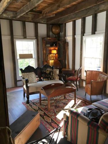 Historic Farmhouse By Nature Preserve - Charleston, WV