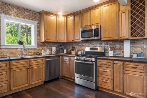 Secluded 4br Nestled In Woods-hot Tub/dog Friendly - Friday Harbor, WA
