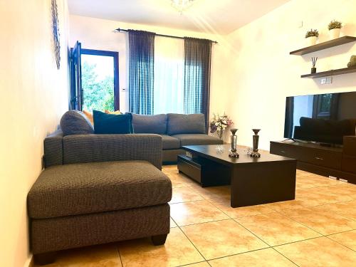 Nanas Vacation House - Paphos