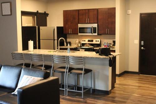 Spacious 2br Suite Plus Patio Near Iowa State - Ames, IA