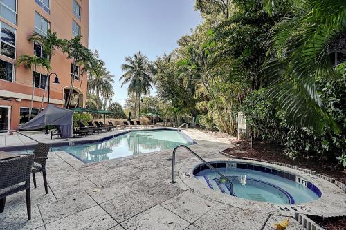 Cute 1 Bedroom Unit Located In Condo Hotel In The Heart Of Coconut Grove Free Parking - Miami, FL