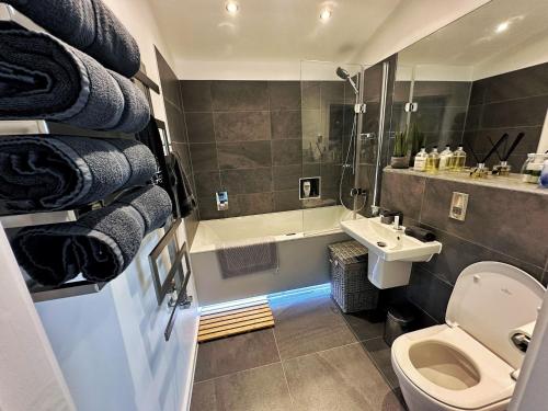 Stunning Luxury 3 Bed Penthouse Sleeps 2 To 6 - Hythe