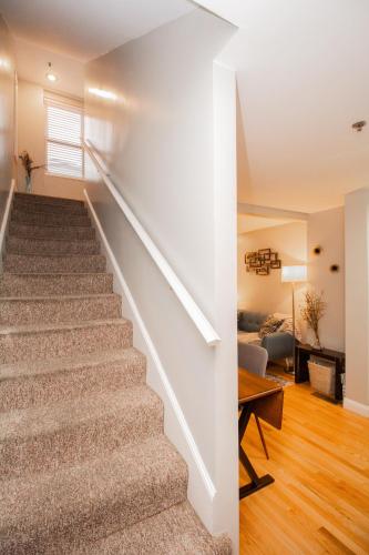 Multi-level Townhouse, Harvard, Mit, Red Line - Cambridge, MA