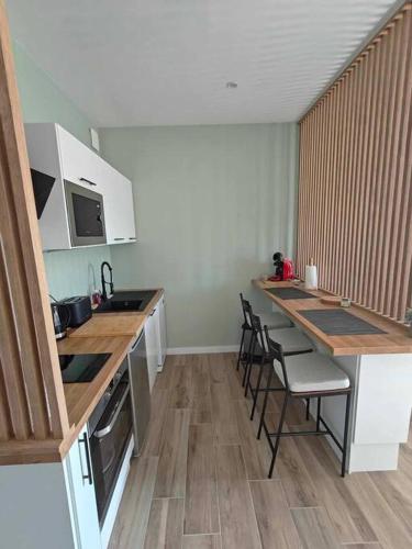 Superbe Studio Renove Proche Metro Avec Garage - Oullins