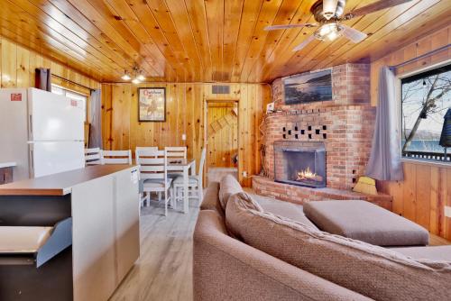 Sunrise Lakefront Family Cabin By Big Bear Vacations - Big Bear Lake, CA