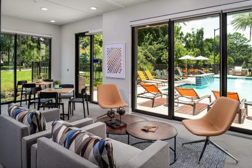 Luxe One Bedroom Apartment With Balcony - Gainesville, FL