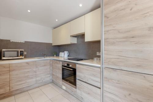 Modern Two Bedrooms Flat In Kingston Kt2, London - Kingston upon Thames