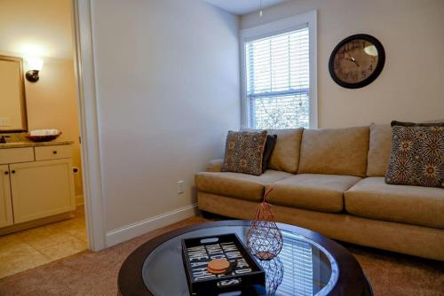 The Garnet Door Bungalow - university of south carolina, Columbia