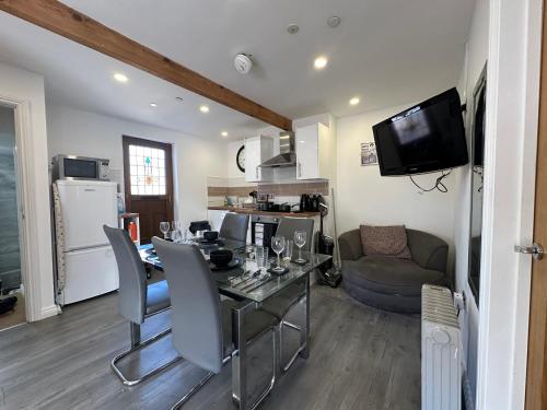 2-bed Apartment With Rooftop Garden In Prime Cardiff City Location - Cardiff