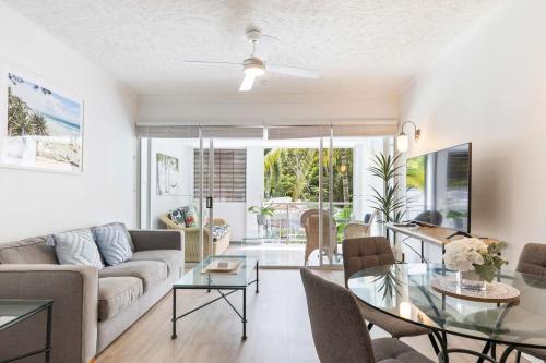 'Swaying Palms And Salt Air' A Dreamy Tropical Haven - Palm Cove