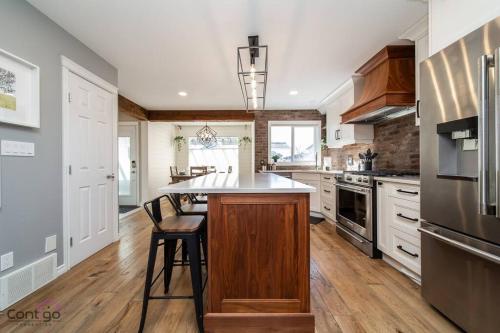 Stylish Euro Vibes Home, Small Gym, Ac, Yard, Office - Edmonton, Canada