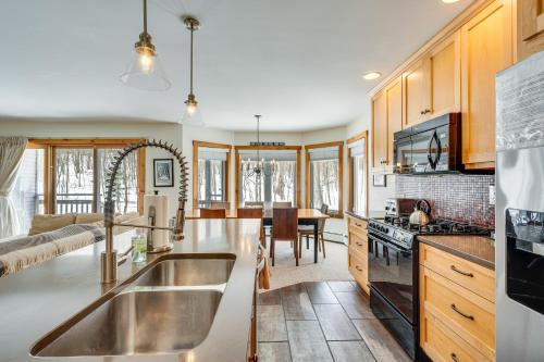 Ski-in Resort Family Condo W/ Deck At Jay Peak! - Jays Peak, Jay