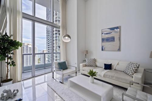 Icon 1 Bed With Water Views 16 Ft Ceilings And Free Spa Access - Ultra Music Festival Miami