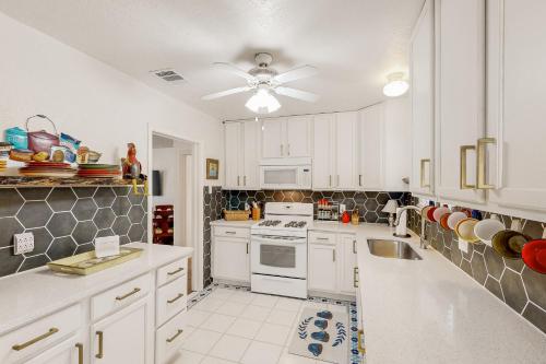 Peaceful Paradise - Austin, TX