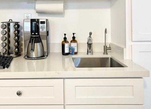 Hidden Gem With Hot Tub And Parking - 4 Guests - Old Town - San Diego