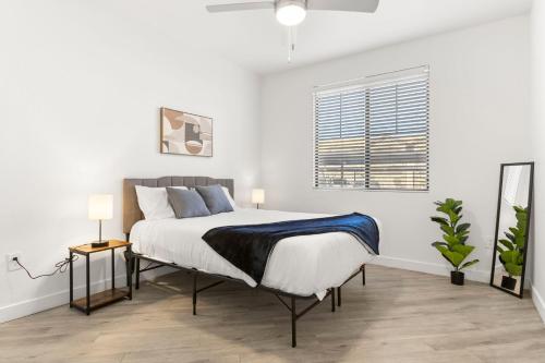 Cozysuites Glendale By The Stadium With Pool 17 - Sun City, AZ