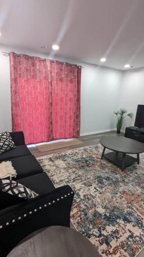 Comfy One Bedroom Airdrie - 艾伯塔
