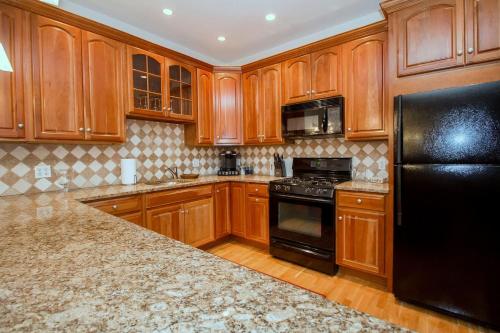 Modern Townhome,boston Vacation,2 Bath,pkg,deck - Lexington