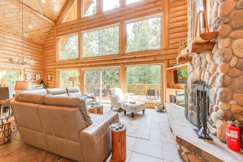 Mountain Cabin W/ Hot Tub: 4 Mi To Shaver Lake! - Shaver Lake, CA