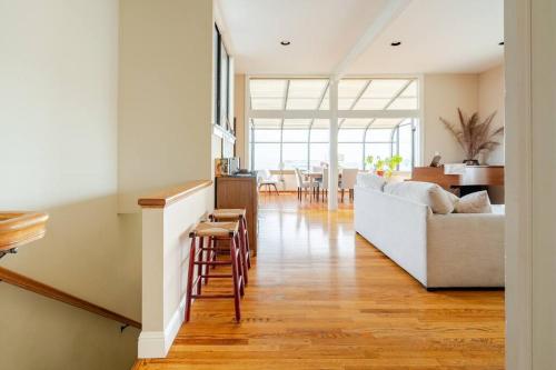 Dreamy 3-story House : Sunroom + City Skyline View - San Francisco, CA