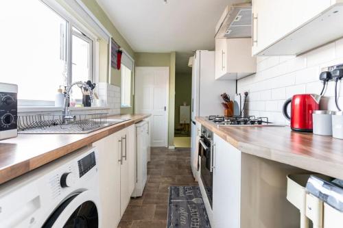 Quiet & Cosy 3bedroom - Great Base In South Shields Near Hospital And Port Of Tyne - Free Parking - South Shields