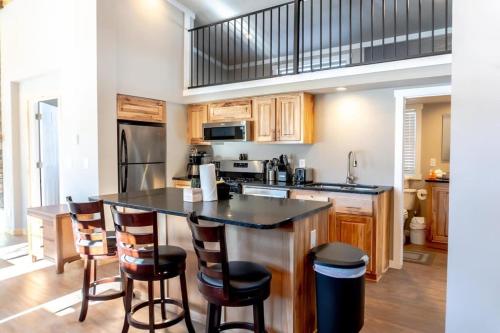 2br Riverside Chalet Near Trails - Keystone, CO