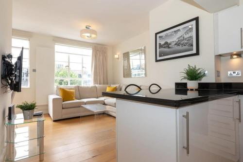 Bright & Spacious Top Floor Apartment In Chelsea - ロンドン