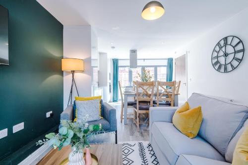 Stunning Manchester House Sleeps 10 With Parking By Purestay - Short Stays & Accommodation - Mánchester