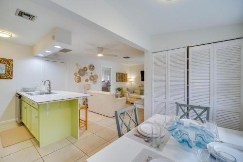 Coastal Vero Beach Home Near The Ocean W/ Patio - Vero Beach, FL