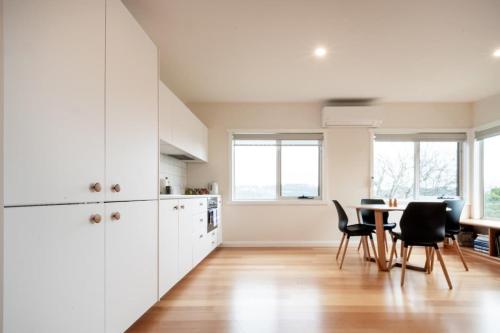 Modern Self Contained Unit Views Parking And Wifi - Launceston
