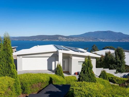 Seaside Chic Villa With Breathtaking Ocean Views - Tasmania