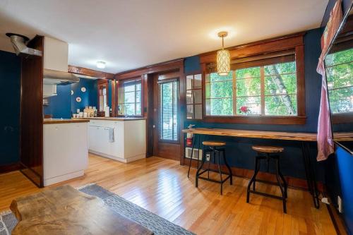 Charming 1bd Suite In Capitol Hill - Foxglove Inn - Renton, WA