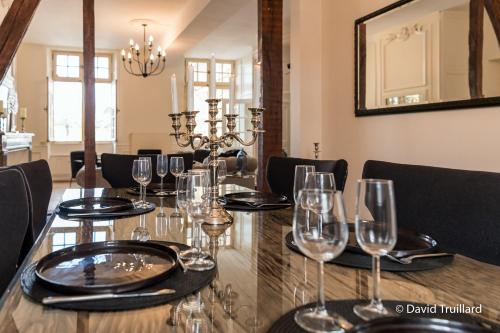 Suites Mana - Matahina Avec Vue Superbe Sur La Place Ducale Et Parking Prive Inclus - Charleville-Mézières