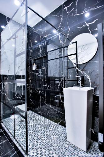 Marais 4 Bedrooms New Apartment - Paris