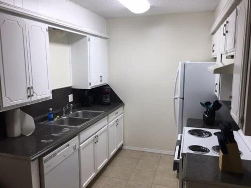 Two-bed One-bath Downstairs Close To Fort Sill! - Lake Lawtonka, OK