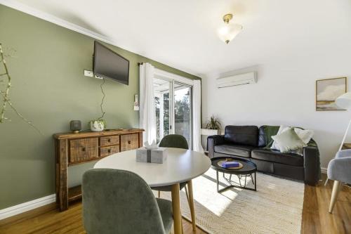 Towac Cabin 1- Scenic Escape, Picturesque Views - Orange
