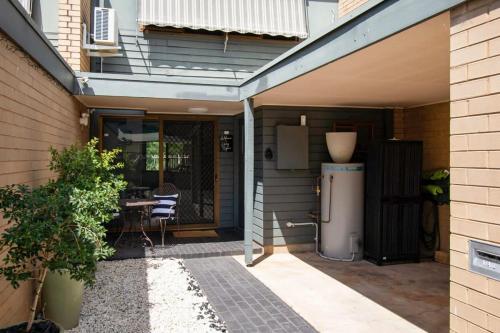 Luxury By The Lagoon - Water Views, 3 Mins To Cbd - Wagga Wagga