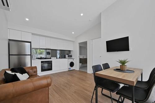 The Elm Apartments - The Cowhide Room - Orange