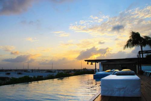 Downtown Exclusive 2br Ph With Priv Pool Gym Cinema - Playa del Carmen