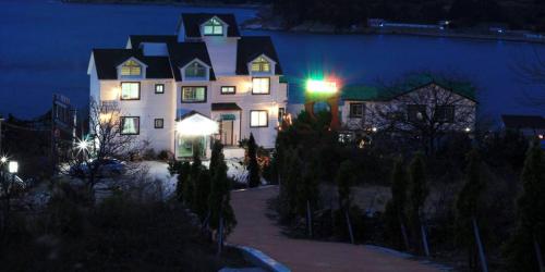 Light Sky Pension - Geoje-si