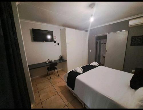 Nikita Portuguese Restaurant And Motel - Hartbeespoort